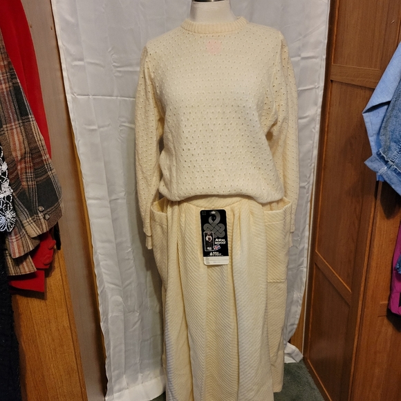 Alafoss Icewool | Skirts | Vintage Alafoss Icewool Sweater And Skirt ...